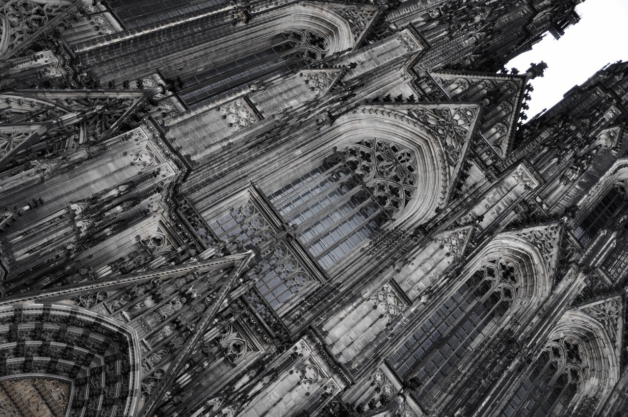 The Magnificent Cologne Cathedral – The Adventure of Izzao